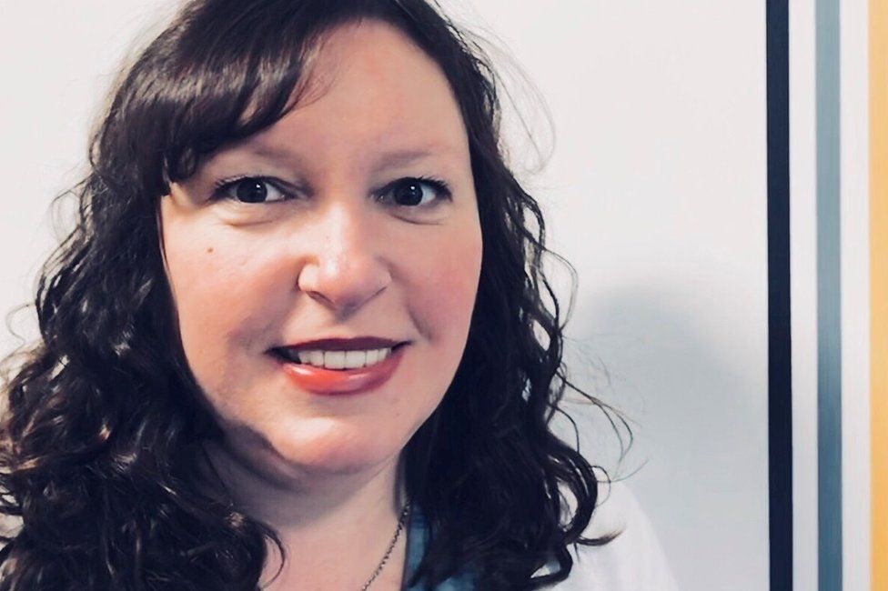 University of Suffolk hosts all-female games jam - BBC News