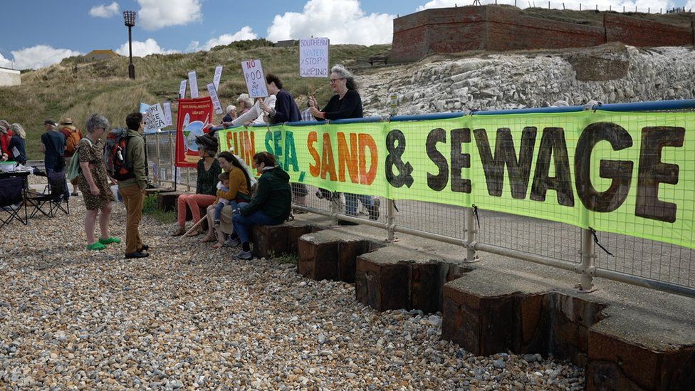 Seaford: Sewage protest staged on seafront - BBC News