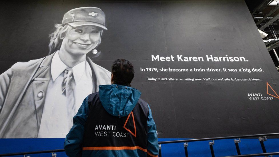 Euston Station: Mural celebrates pioneering female train driver - BBC News