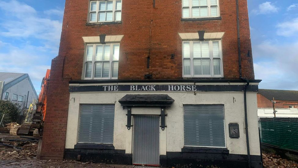 Black Horse demolition: Centuries-old Coventry pub bulldozed for road ...