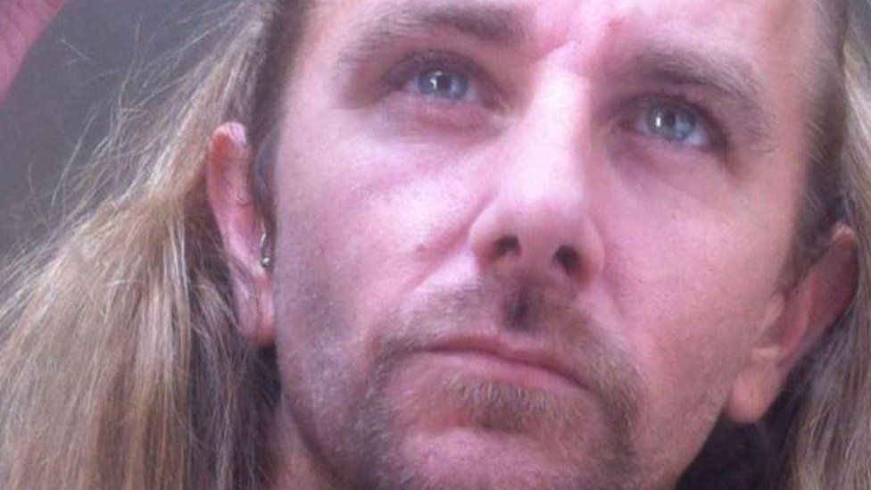 Darren Kelly 'killed by teenage paedophile vigilantes' - BBC News