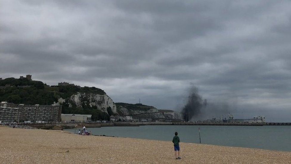 Lorry fire breaks out at Dover's eastern docks - BBC News