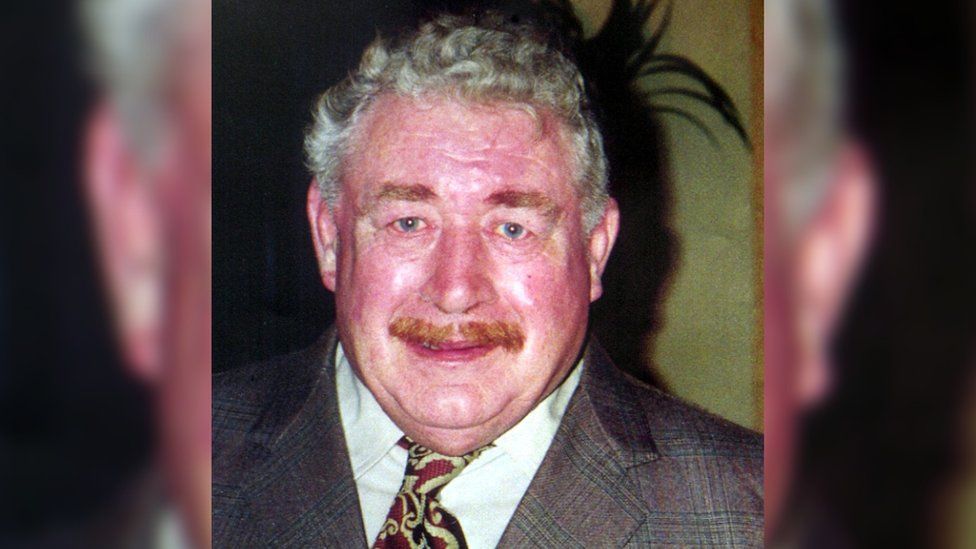 Leonard Farrar: Murder victim's family in 90th birthday appeal - BBC News