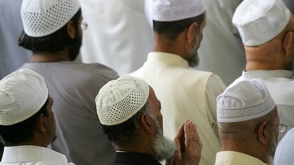 How much of a problem is speaking English for some Muslim women? - BBC News