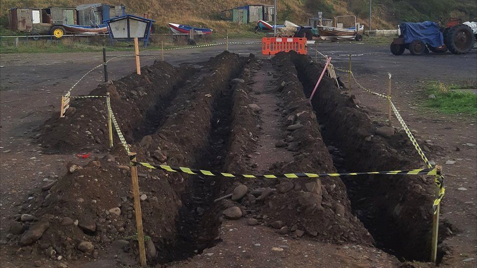 Skinningrove Bonfire celebrates local 'greatest showman' - BBC News