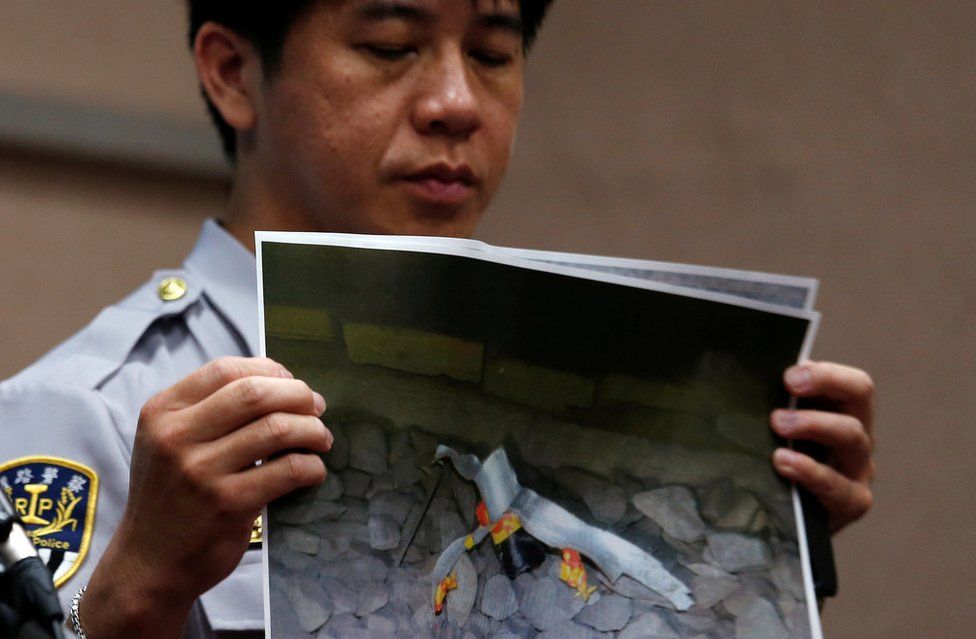 Taiwan train explosion: Suspect named after 25 hurt - BBC News