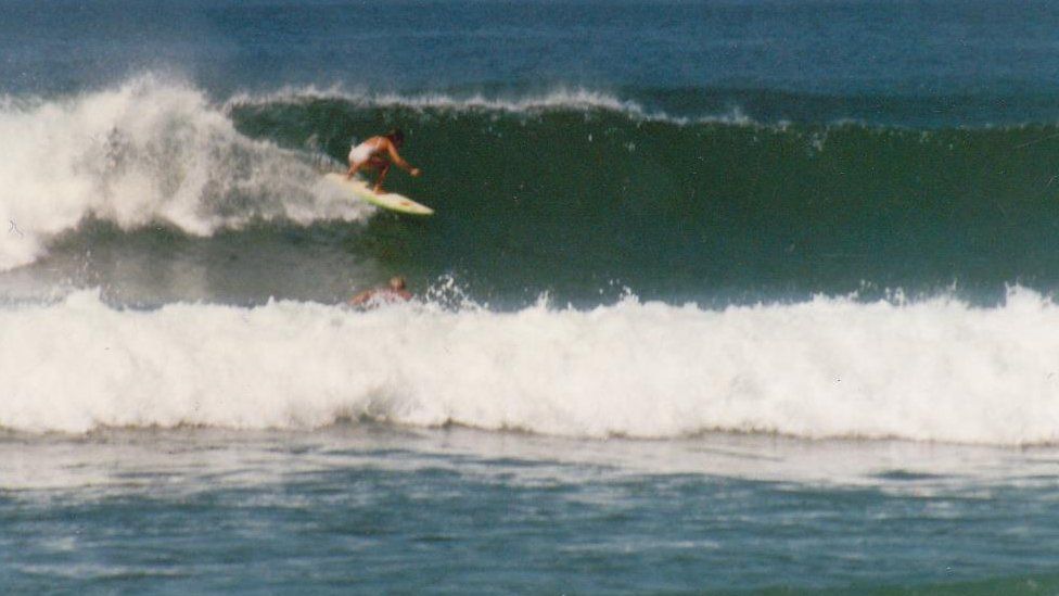 Linda Sharp: The pioneer woman surfer in a sea of men - BBC News