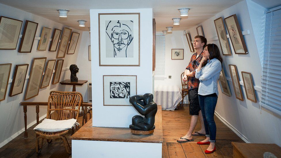 Cambridge gallery lends art to students 'with none damaged' in 60 years ...