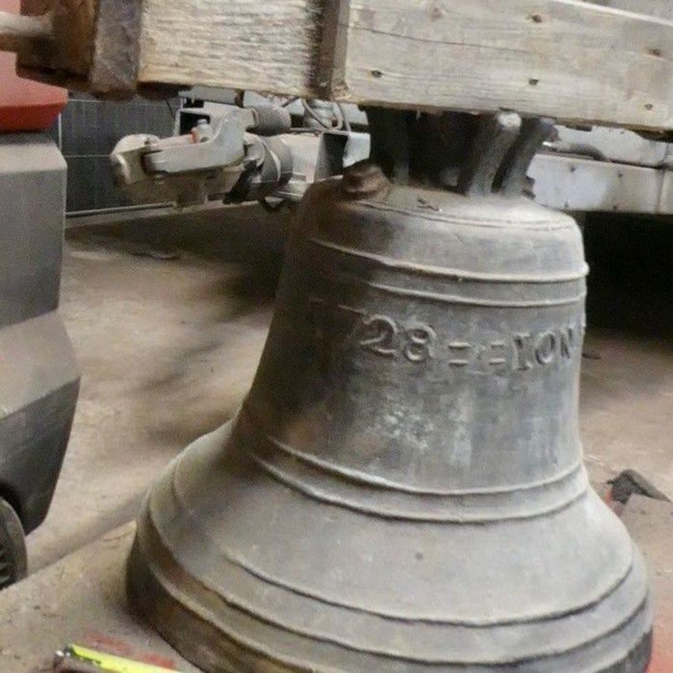 The Kirkbean church bell with links to two Scots naval pioneers - BBC News