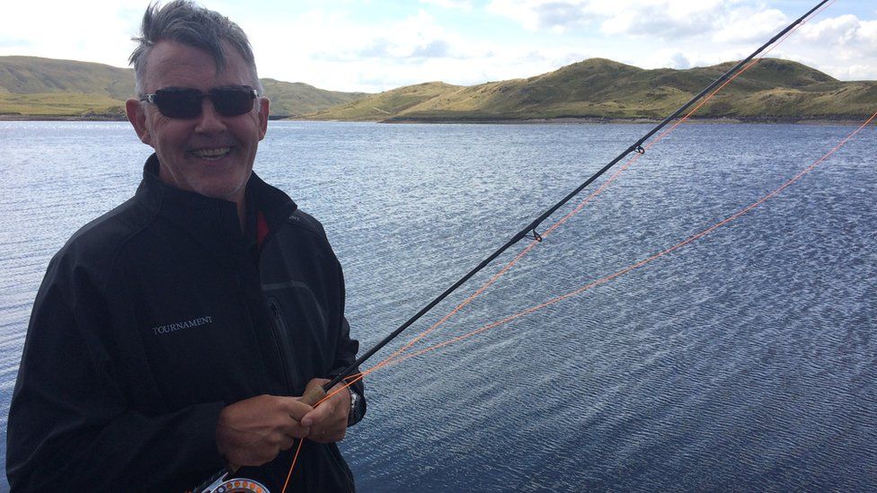 'Hen bryd' hyrwyddo pysgota 'gwych' Cymru i hybu cefn gwlad - BBC Cymru Fyw