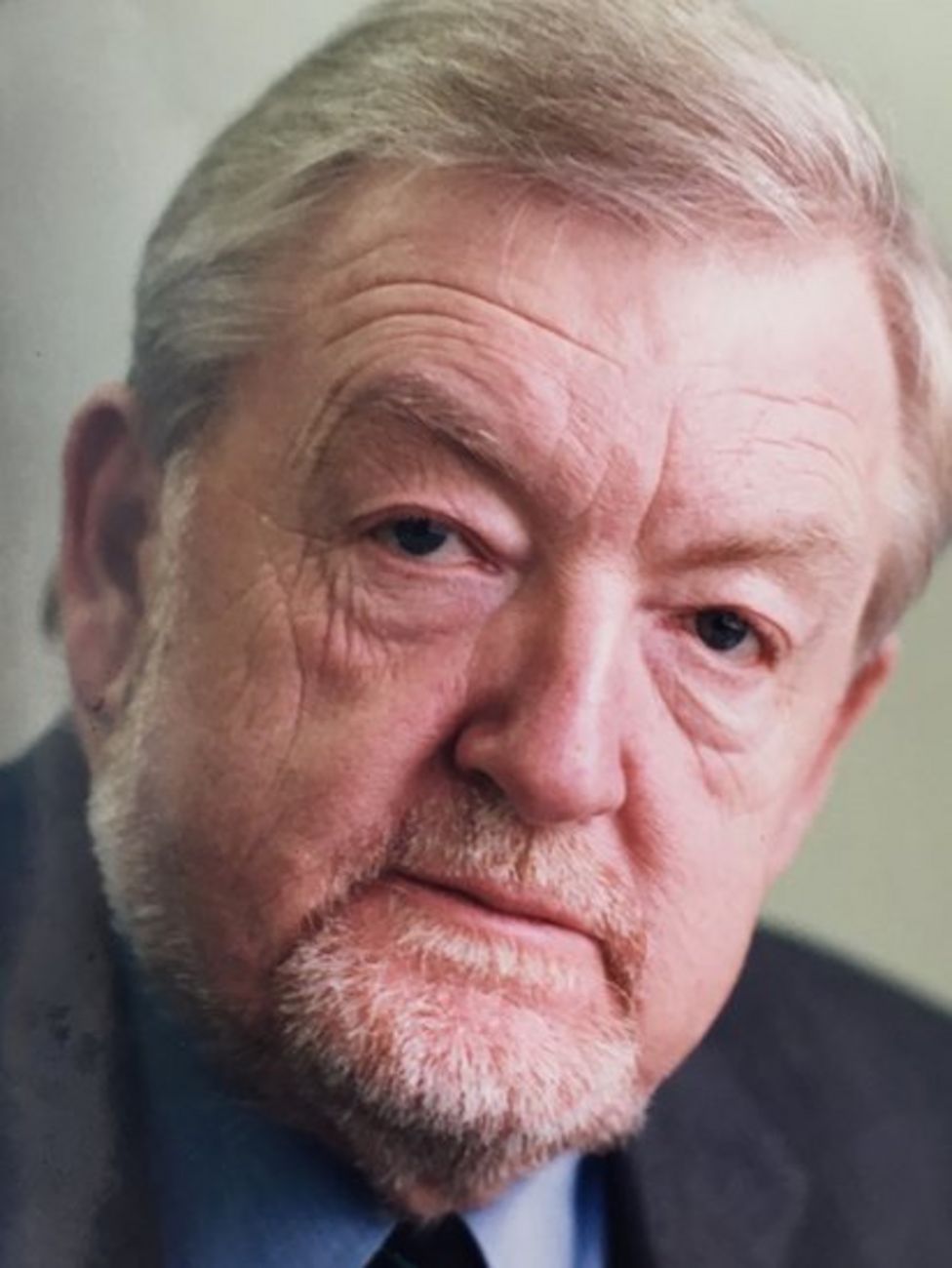 Cyn-reolwr BBC Cymru, Gareth Price wedi marw yn 78 oed - BBC Cymru Fyw