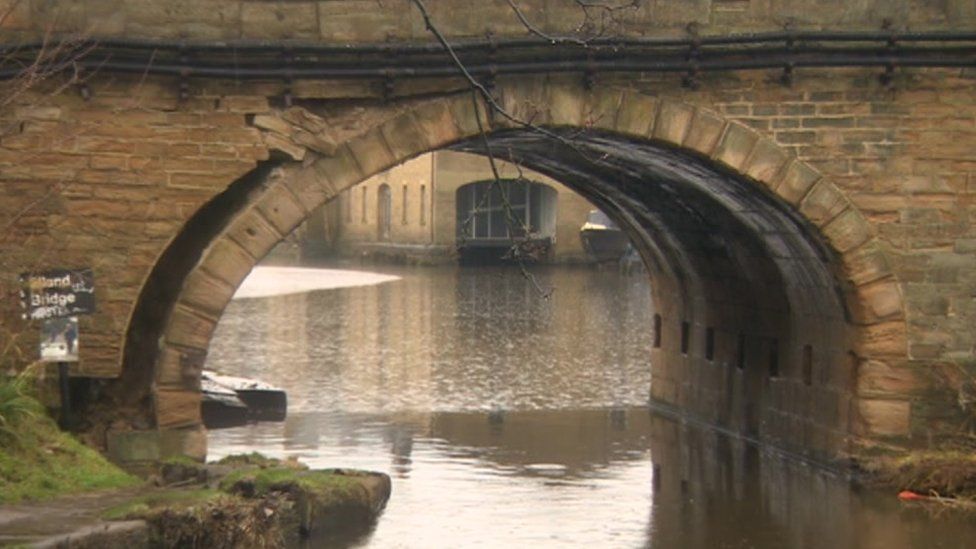 Flood damaged Elland Bridge reopened to pedestrians - BBC News