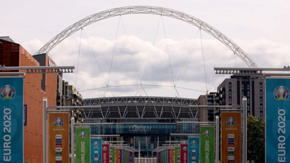 Covid: Wembley VIP fans will face restrictions - minister - BBC News