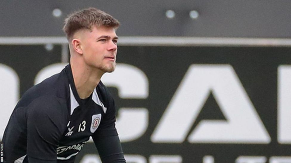 Tom Booth: Crewe Alexandra goalkeeper signs new two-year deal - BBC Sport