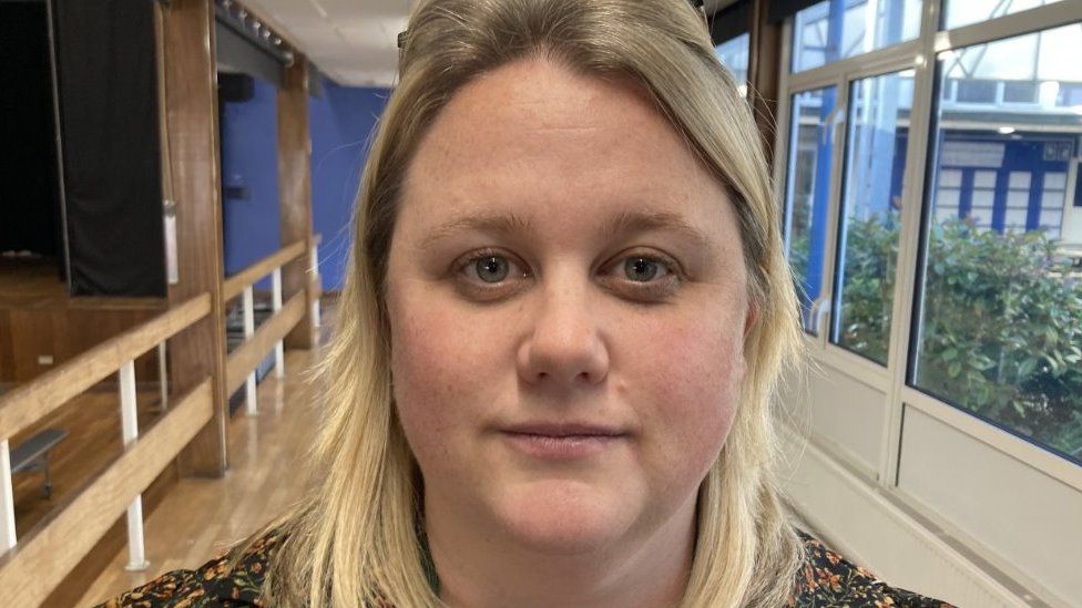 South West pupils consistently missing time in class - BBC News