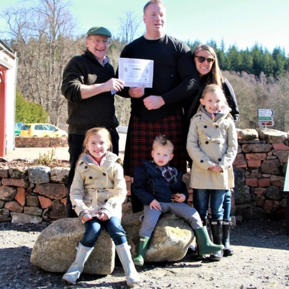Tourist breaks famous Dinnie Stones lifting record at Potarch - BBC News