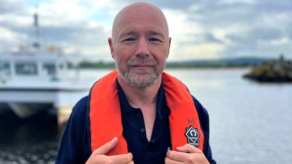 Finding shipwrecks and planes lost at sea - BBC News