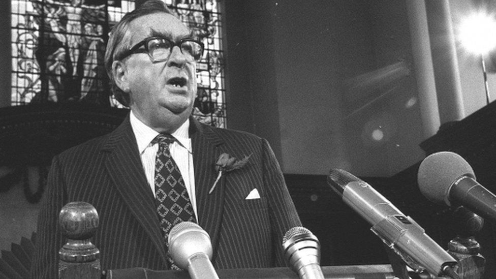 Tributes to Labour's Denis Healey - BBC News