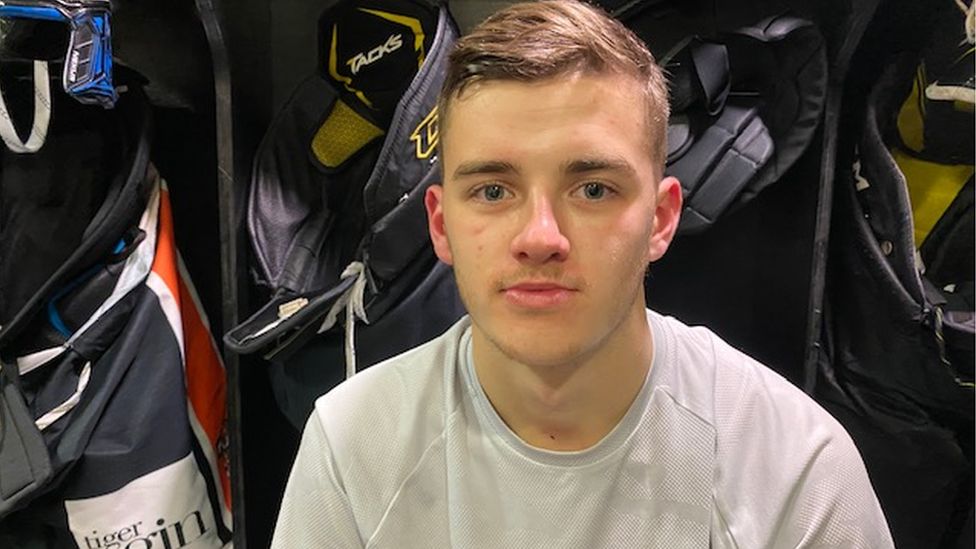 Telford: Young ice hockey player puts heart issues behind him - BBC News