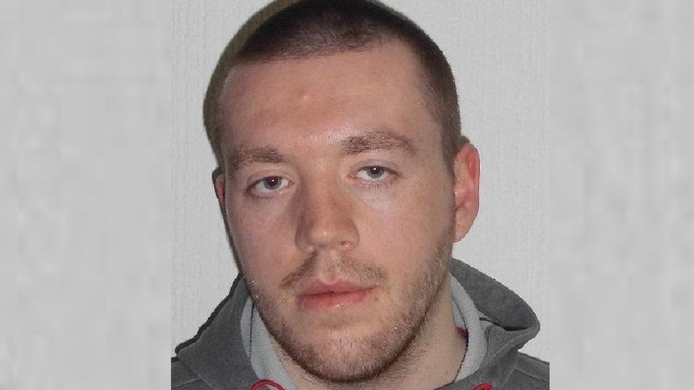 Police appeal for help tracing missing man Ross Wright - BBC News