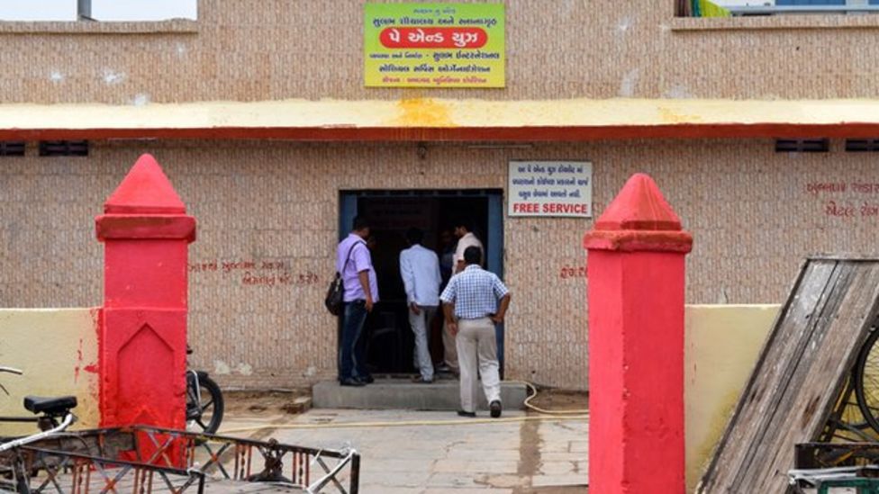 Paid to poo: Combating open defecation in India - BBC News