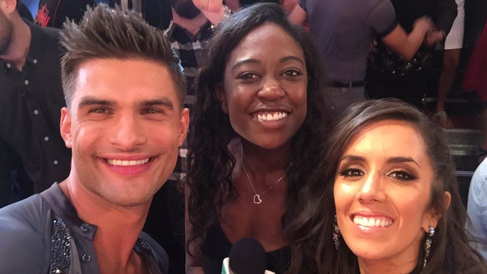 In Pictures: Ayshah's Strictly red carpet celebrity selfies - BBC Newsround