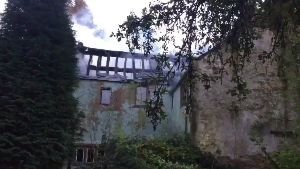 Stannington farmhouse fire: Second body found - BBC News