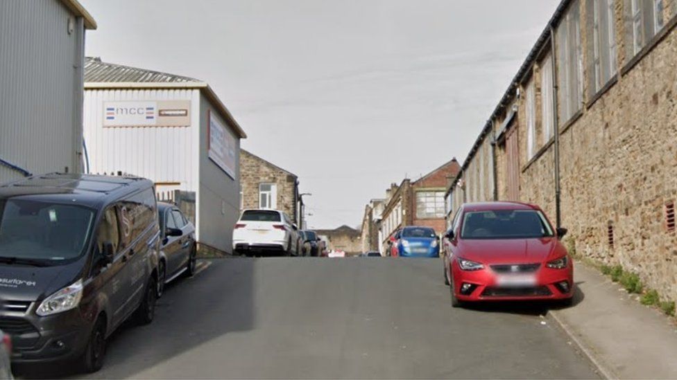 Keighley: Man, 51, dies after rolling van strikes him - BBC News