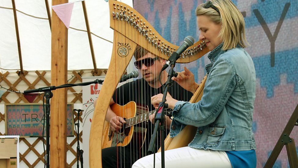 Deg o'r traciau cerdd dant mwyaf hanfodol - BBC Cymru Fyw