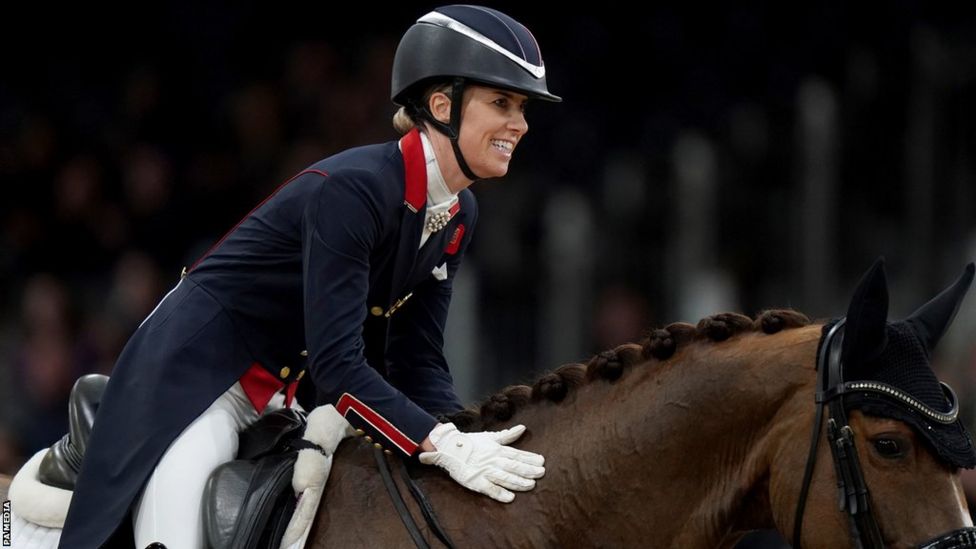 London International Horse Show: Charlotte Dujardin leads GB top three in dressage - BBC Sport
