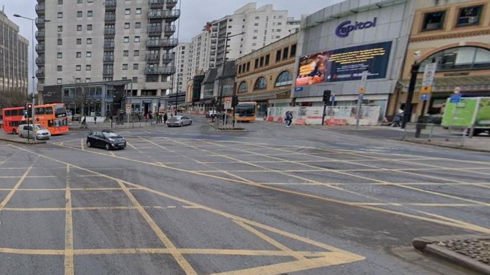 Yellow box junctions in Cardiff and London too big, says RAC - BBC News