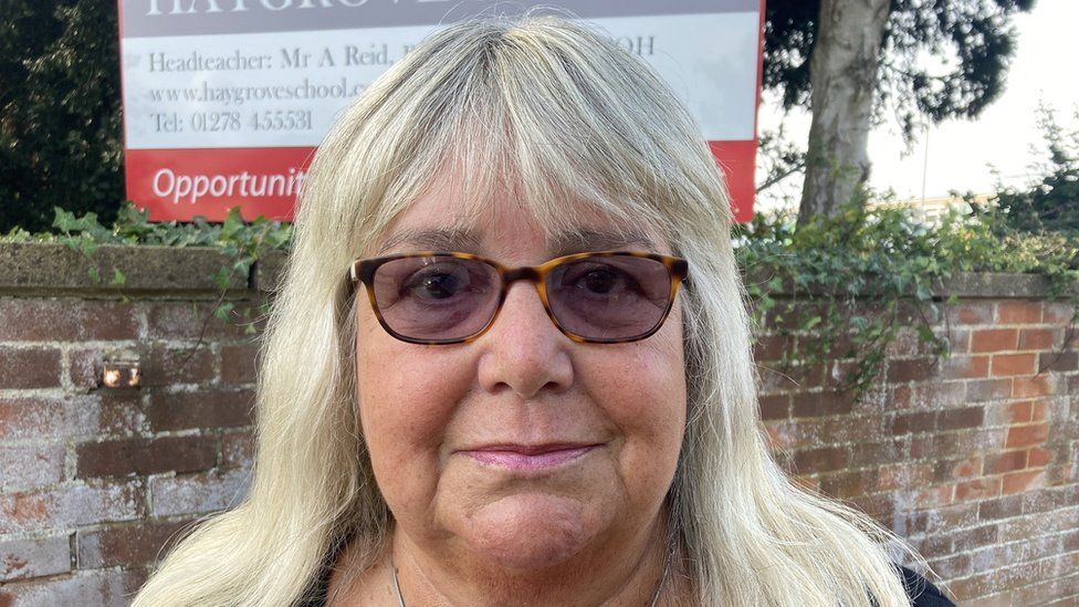 Haygrove School: Hundreds to start late after building issues - BBC News