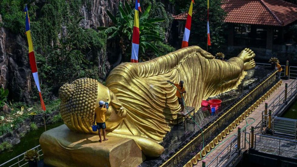 Vesak 2024: Pictures of Buddhist festival from around the world - BBC ...