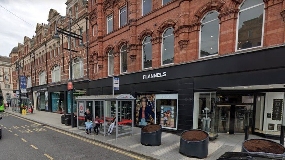 Leeds designer clothing store robbed in broad daylight - BBC News