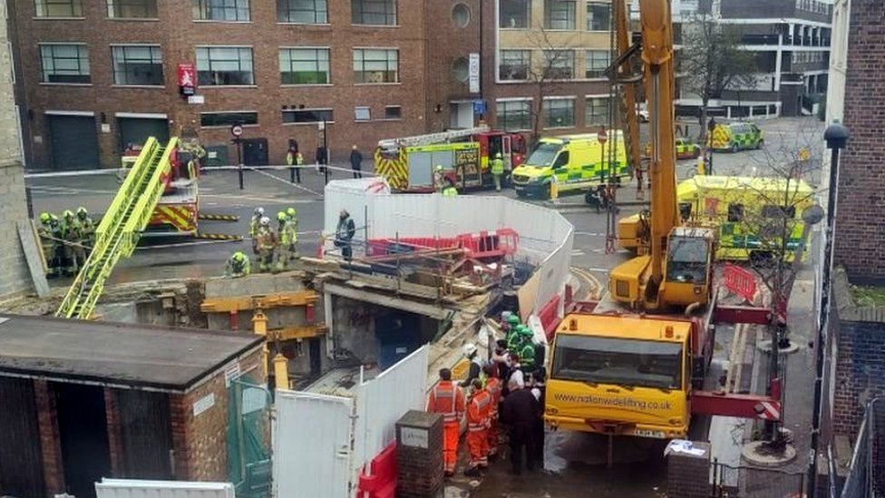 Shoreditch death: Man killed by falling object at building site - BBC News