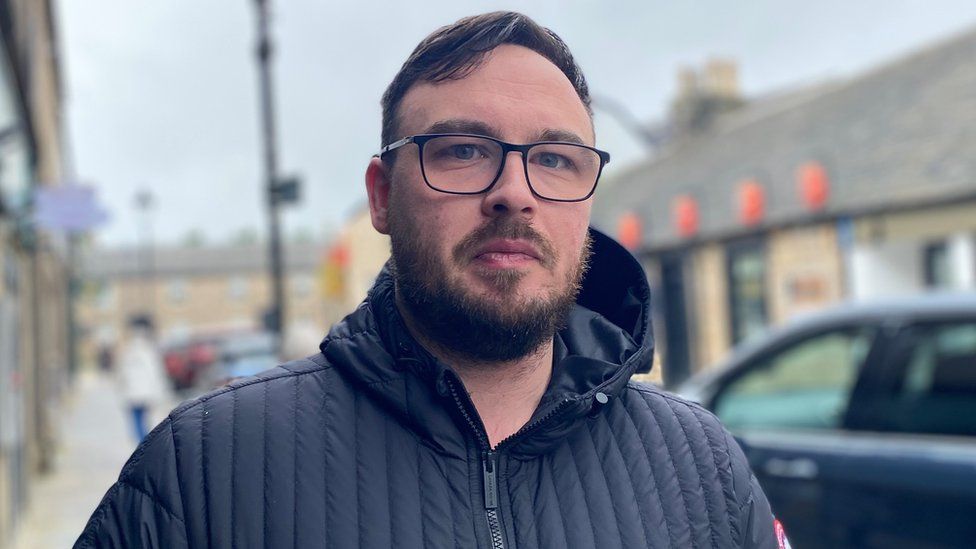 Voters in East Kilbride react to MP's defection from SNP - BBC News