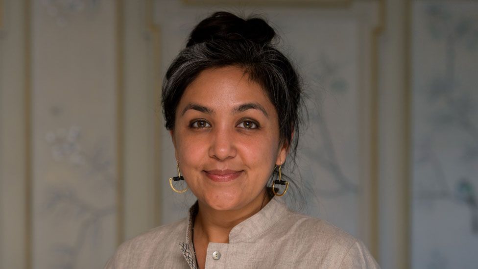 Desmond Elliott Prize: King Lear retelling named winner - BBC News