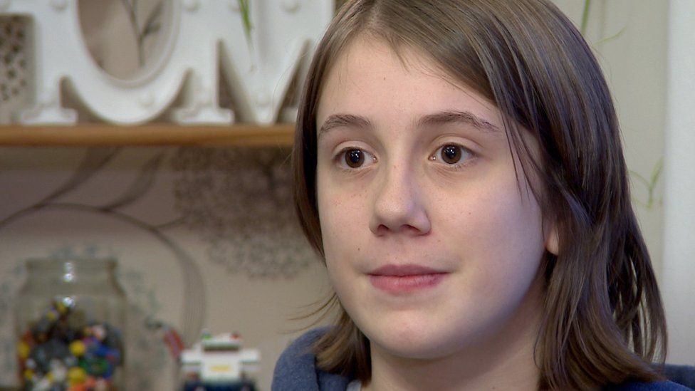 Emerade adrenaline pen users urged to swap brands - BBC News