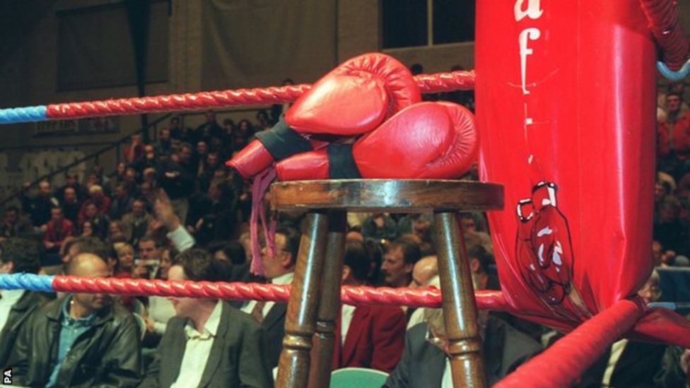 'Retired' Welsh boxer Robbie Turley wins Commonwealth title - BBC Sport