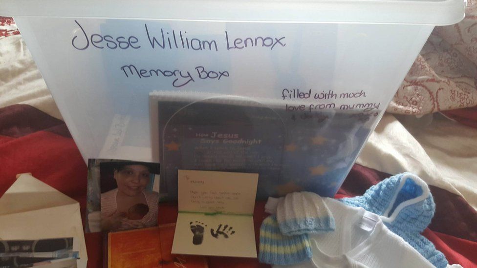 Breast cancer: Terminally-ill mother prepares her young family for her ...