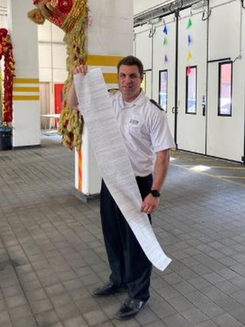 London wildfires: Firefighters felt like they were in warzone - BBC News