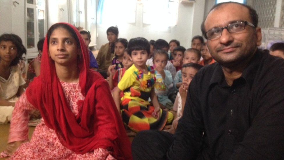 Geeta: Indian 'mystery girl' finds her family - BBC News