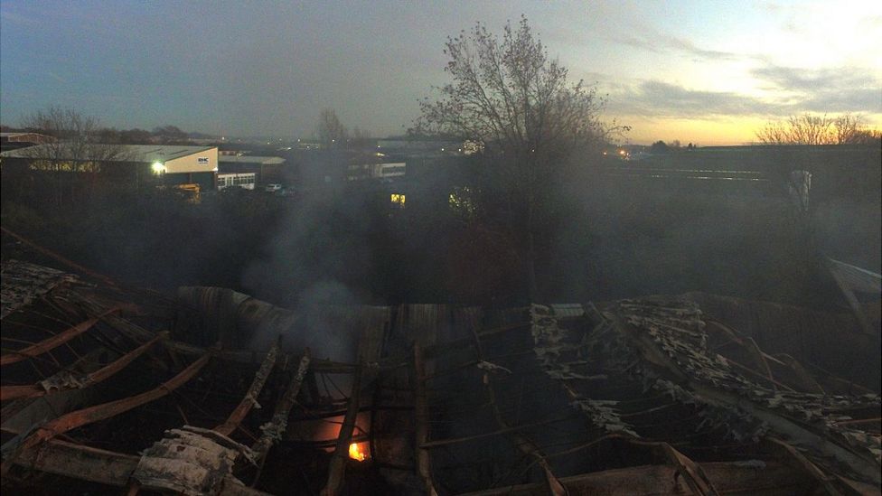 Five-week Yate warehouse fire sparks 'stay indoors' warning - BBC News