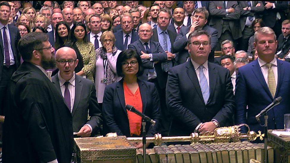 Brexit: DUP votes for amendment to delay UK exit - BBC News