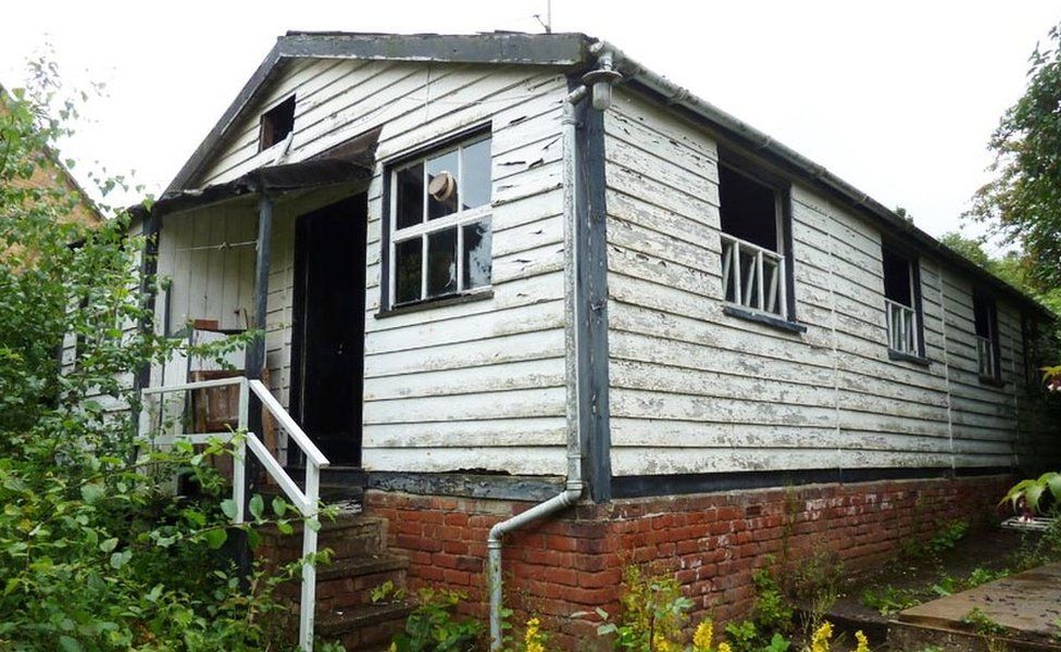 Barrack huts dating back to World War One restored - BBC News