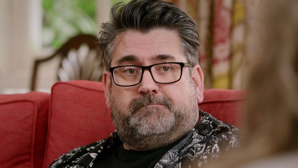 Richard Ellis: Y gwir tu ôl i stori Dad-cu - BBC Cymru Fyw