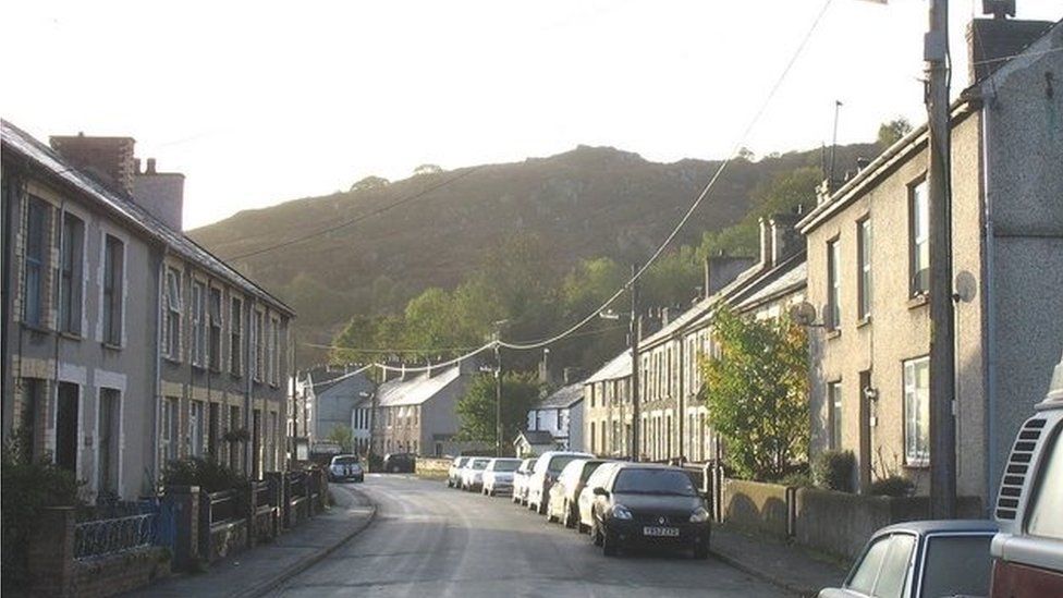 Cofio trychineb Cwm-y-glo - BBC Cymru Fyw