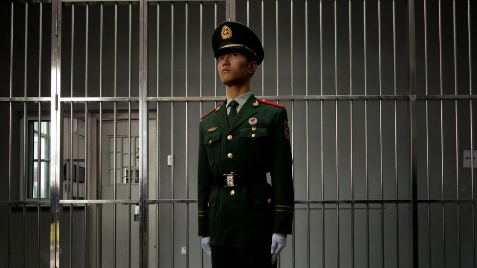 China officials punished over wrongful execution of teen - BBC News
