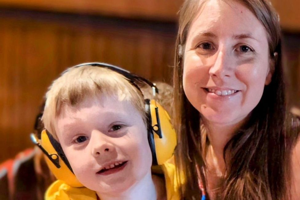 Essex parents of children with SEN voice their election concerns - BBC News