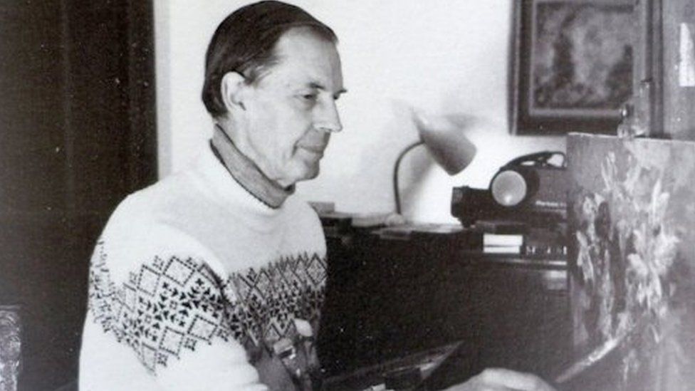 William Arkle: Son opens gallery to display father's work - BBC News